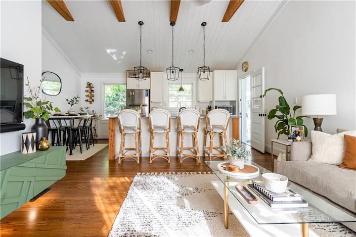 Boho-chic Charlotte Oasis ★ Custom Home ★ Sleeps 6 - Charlotte, NC
