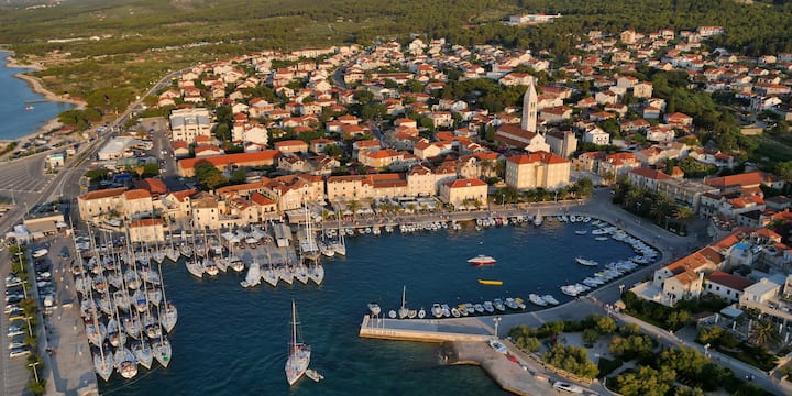 Unik Möjlighet Att Hyra Lägenhet Med Takterass!! - Supetar