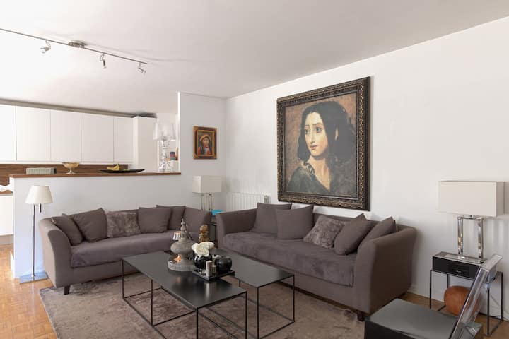 Appartement Charme Montmartre Avec Balcon/parking - Paris