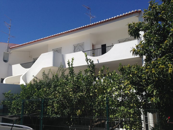 Apartamento Espaçoso  De 2 Quartos 800m Da Praia! - Faro District