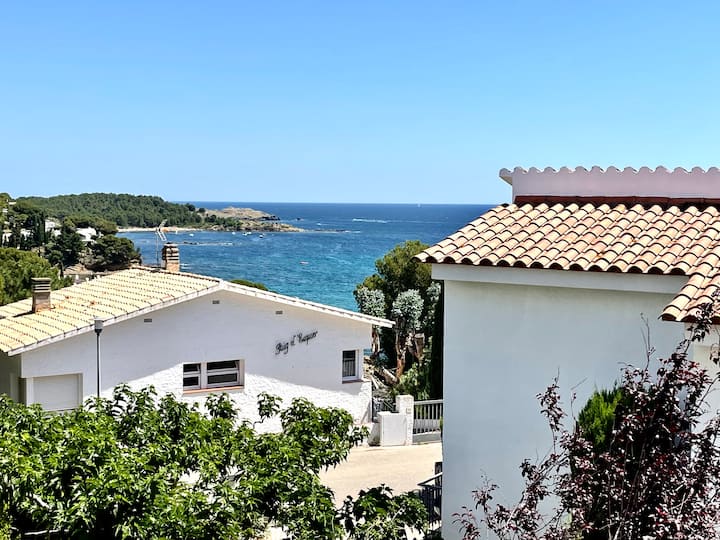Bellavista : Los Pies En El Agua. - Llançà