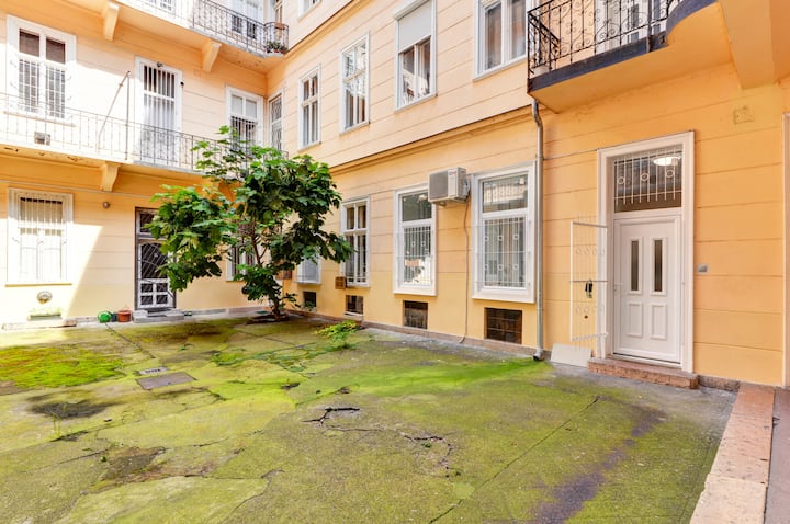 Best Loaction, A/c, Quiet, Free Wifi, Ruin Pubs - Budapest