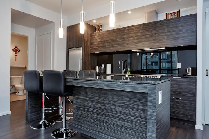 Quiet Space In The Centre Of The Action - Toronto