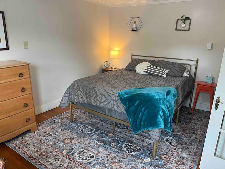 River Apartment, Walk To Massmoca And Downtown - North Adams, MA