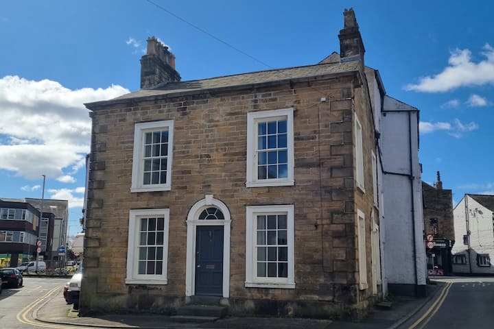 Spacious Georgian House, 2 Mins From Sandy Beach - Morecambe