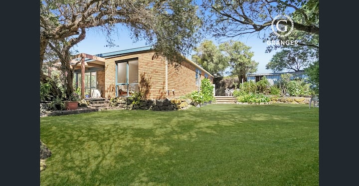 Very Private, Secluded Older Style 80s Home. - Sorrento