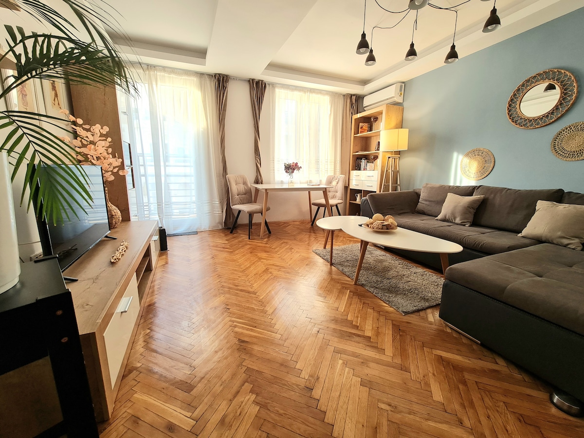 Bucharest Apartment Holiday Rentals - Bucharest, Romania | Airbnb