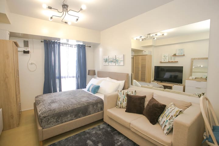 Blue's Cozy Den @ Avida It Park; + Netflix & Wifi - Cebu
