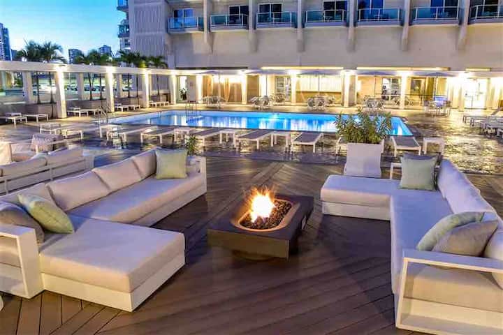Book Your Stay At The Beautiful Ala Moana Resort - Honolulu, HI