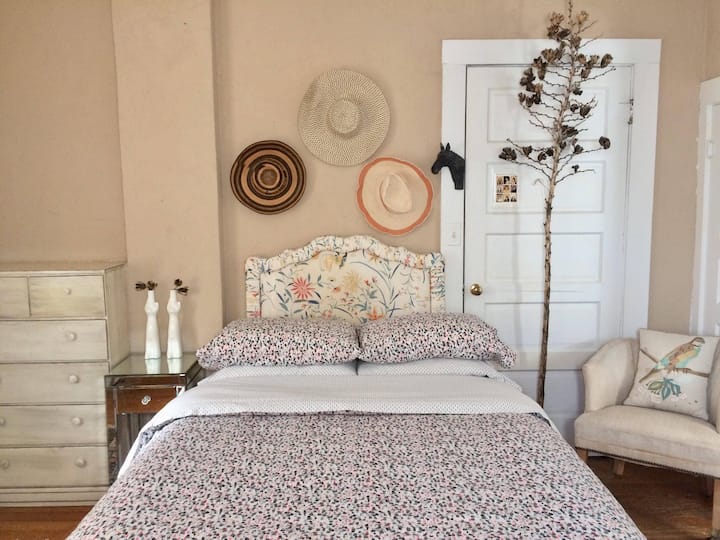 Painted Lady <• Private Entry + Bath •> - Marfa