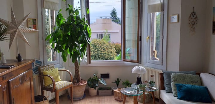 Jolie Maison Calme Avec Jardin - Brignais