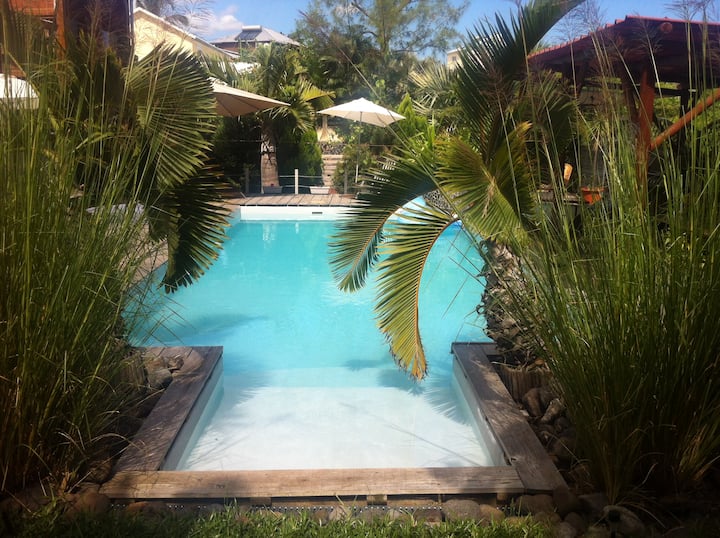 Bungalow-chambre/jacuzzi/piscine - La Réunion