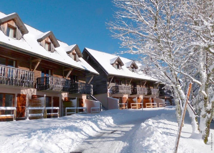 Joli Appartement En Résidence Avec Piscine - Besse-et-Saint-Anastaise