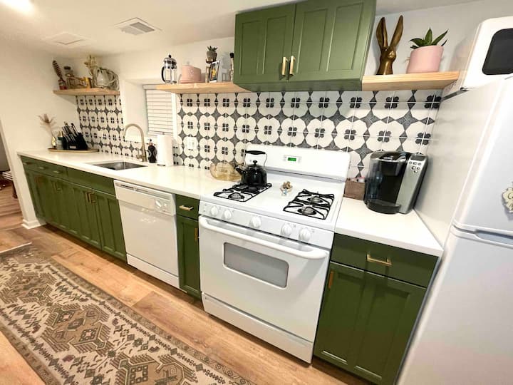 Funky & Newly Remodeled 1 Bed In Hip Logan Square - 