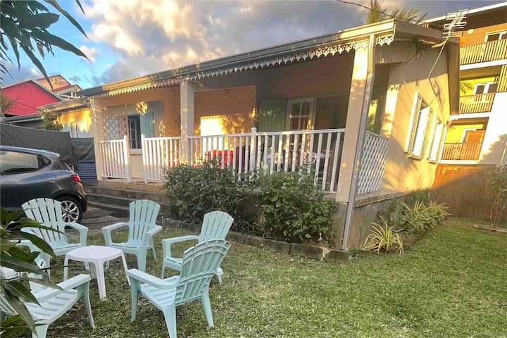 F3 De 75 M2 + Terrasse à 1 Min Du Centre - Saint Joseph