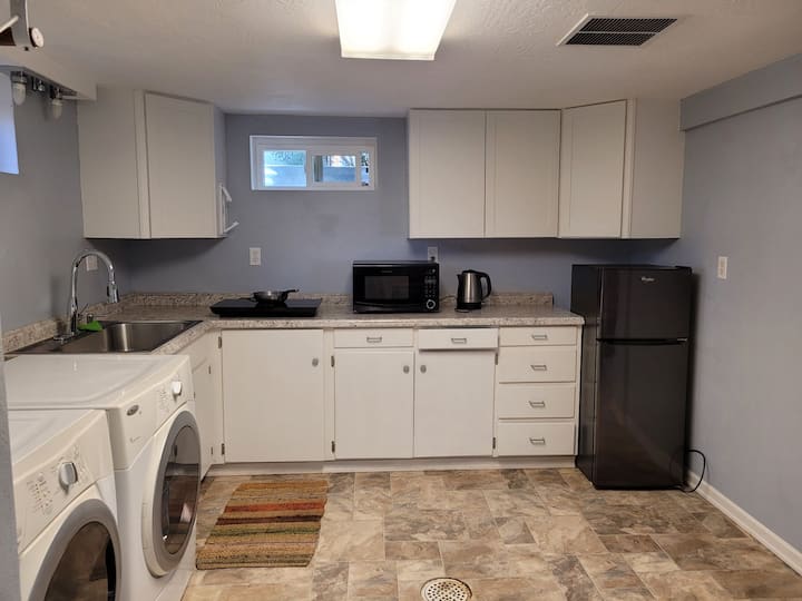 Slant Street Cozy Basement Apartment, One Bedroom - Missoula, MT