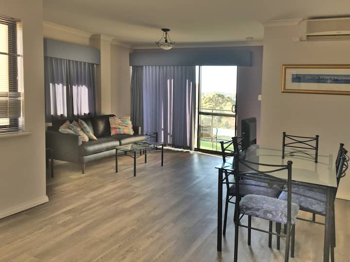 Bright 2 Bd Apartment In Central Perth With Views - Nedlands