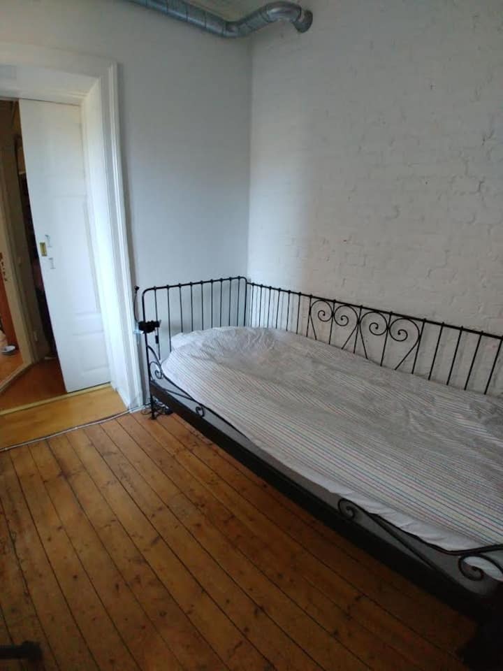 Room With Own Entrance In Lund City Center - 룬드
