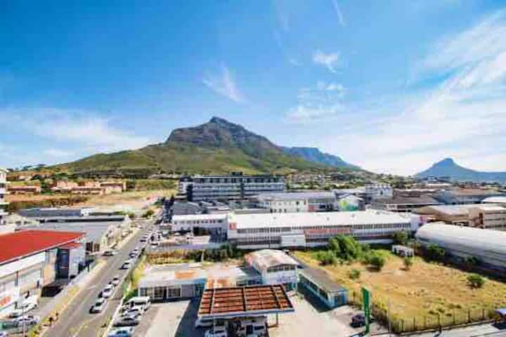 Cozy Studio With Gorgeous Mountain Views - Cape Town
