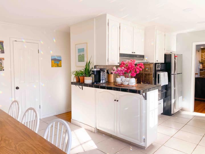 Family Friendly Homestead + Aquarium Passes - Salinas, CA