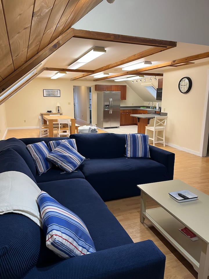 Spacious 2 Br In The Heart Of Downtown Shopping! - Freeport, ME