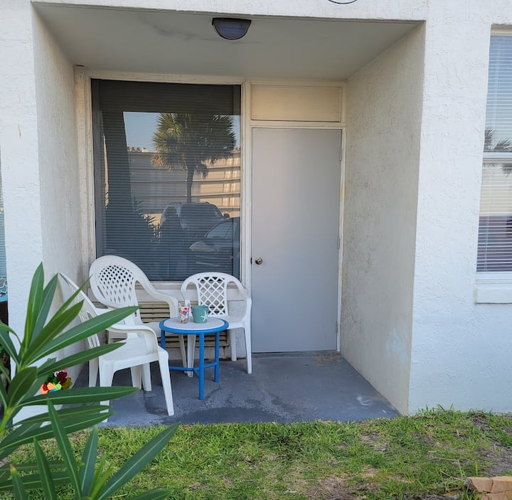 Beach-life At The Sea (Ground Floor Cozy Studio) - Daytona Beach, FL