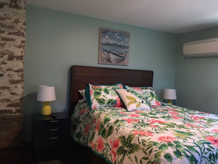 Pineapple Cabana
Ground Floor Two Blocks To Beach - Texas