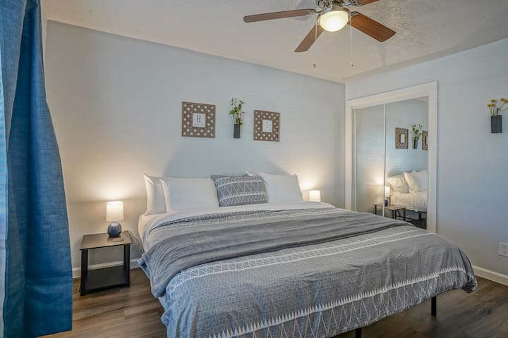 No.6: King Bed, Walk To Unm & Restaurants - Albuquerque, NM