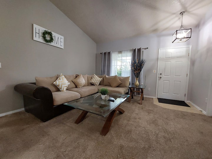 Cozy 1 - Queen Bedroom Close To I-84 In Nampa, Id - Lake Lowell, ID