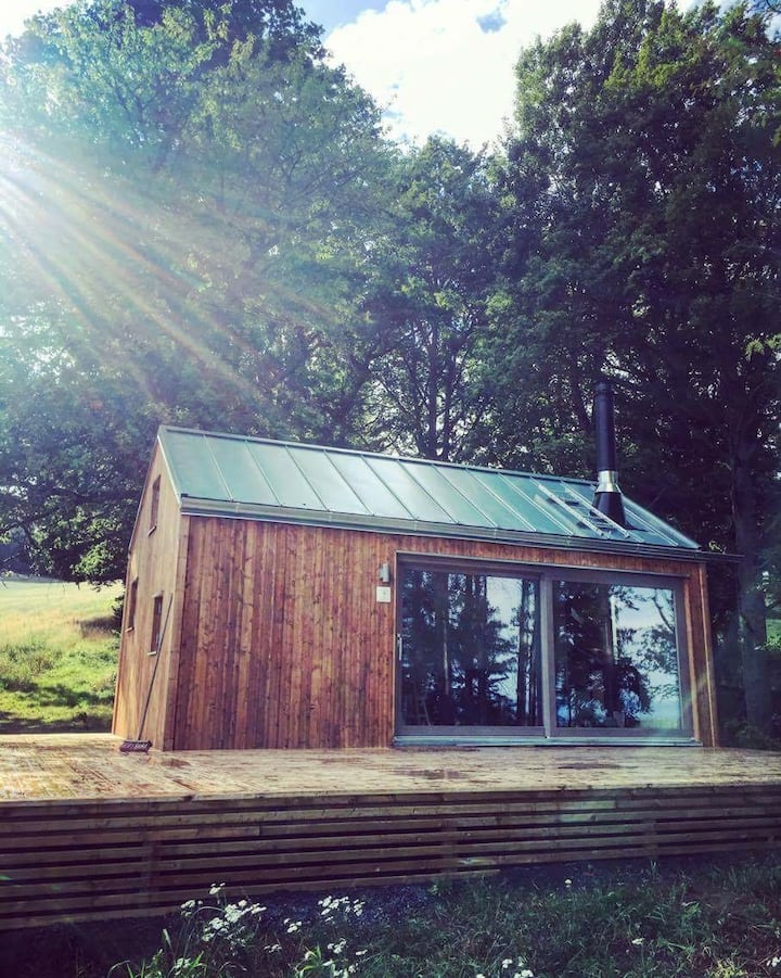 Rural Cottage With Lake View - Habo