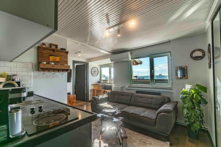 Rum-otto/2br With Seaview/galata/near Metro - İstanbul
