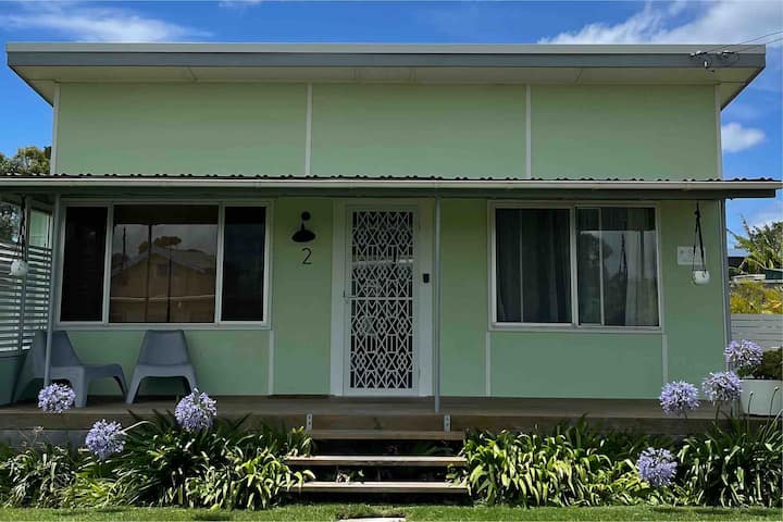 Fully Renovated Retro Beach Shack - Jervis Bay