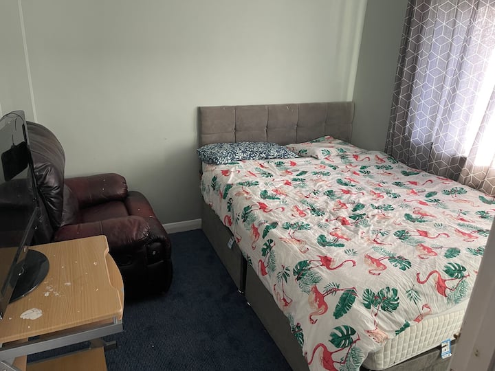 1 Bedroom In A 3 Bedroom House For Shortlet . - Chepstow
