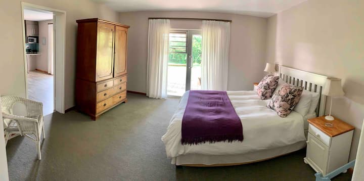 Tranquill Spacious Flat & Golden Beaches In Nahoon - East London