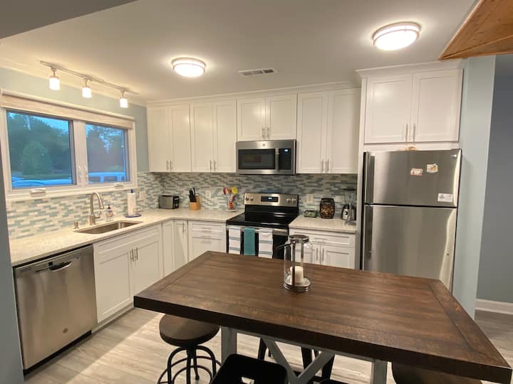 Remodeled Townhome, Walk To Town And Beach - 2 Full Baths And Outdoor Shower - Rehoboth Beach, DE