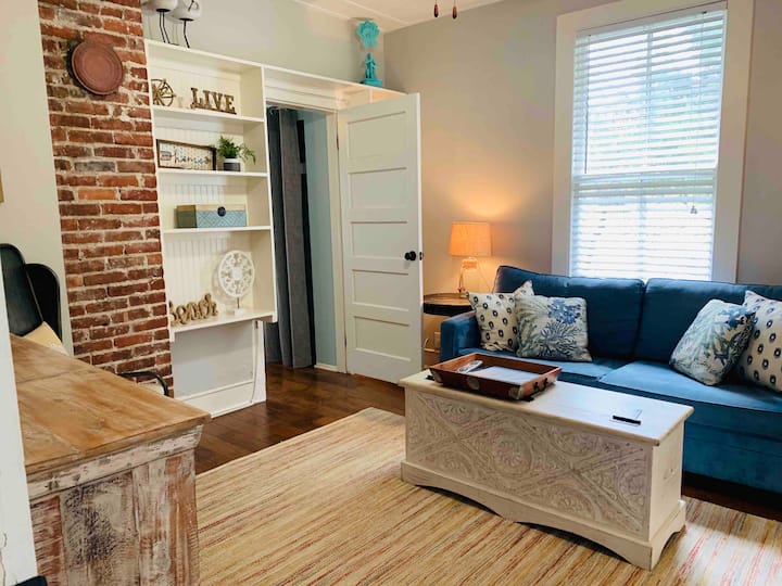 Uptown 2nd  Story Apt/blocks From Old Fort! - St. Augustine, FL