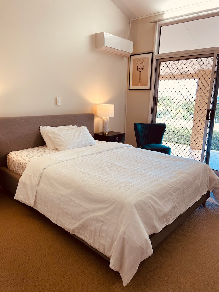 Private Room With Stunning Mountain View - Cairns