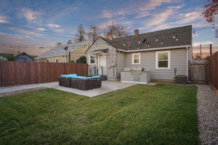 Lodi Retreat Two Homes, One  Lot For Large Groups - Lodi, CA