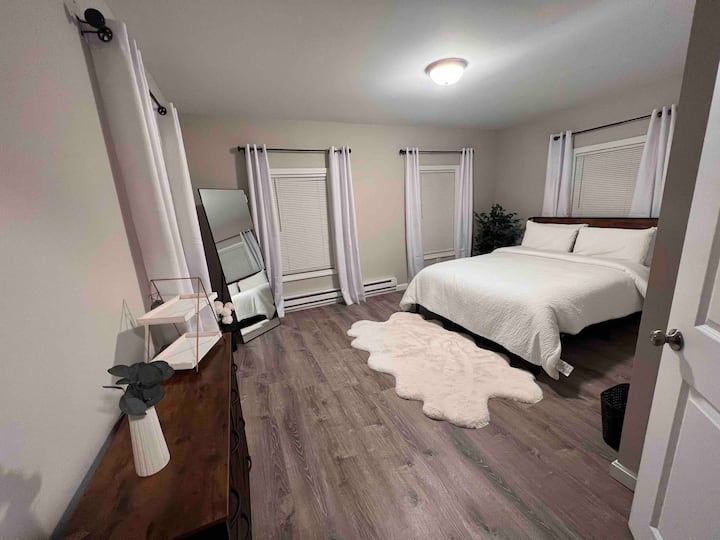 Cozy Hall Of Fame Gem - Springfield, MA