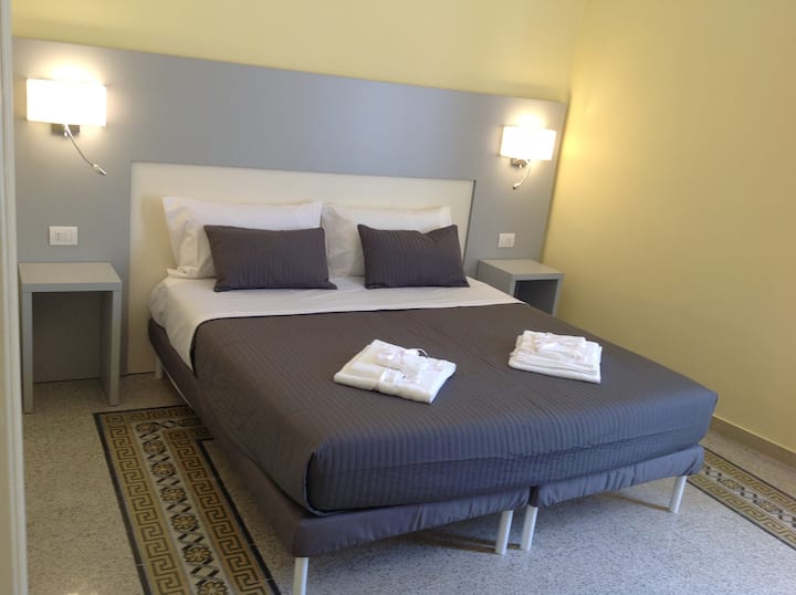 Double Bedroom In Citycenter Parking/ Single Beds - Salerno