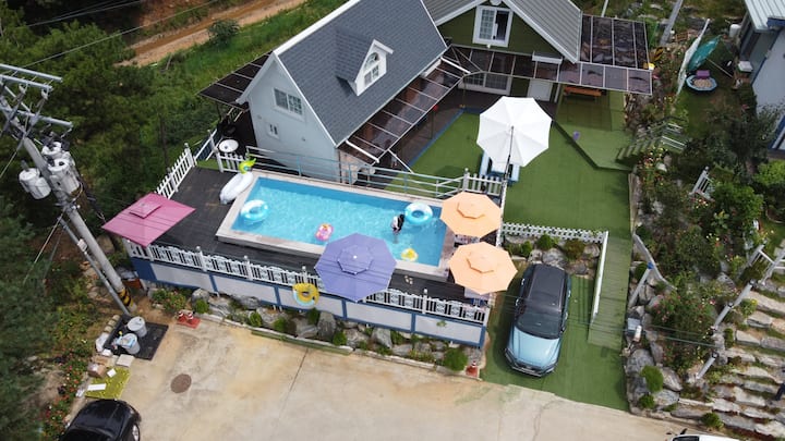 신사동 연박할인
독채,와이파이,단독야외수영장(냉수7~9월무료)단독바베큐장,정수기,비데,복층 - 안산시