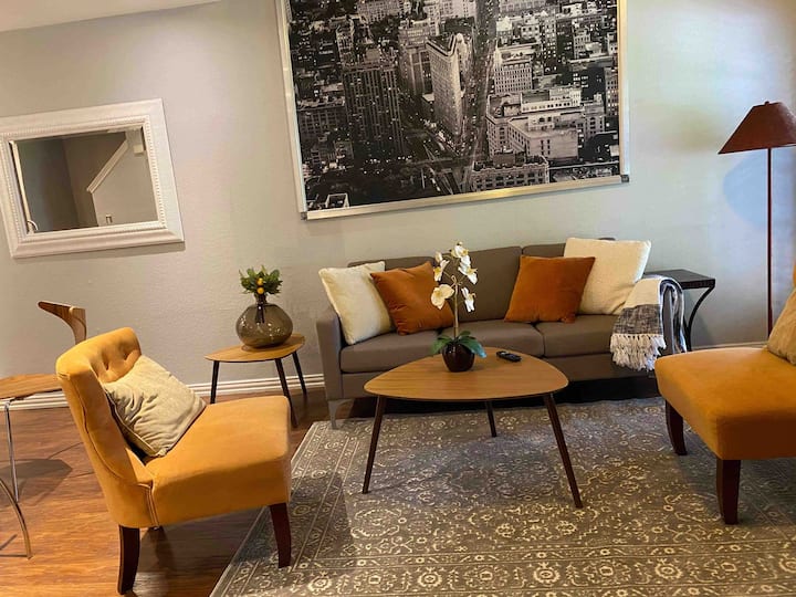 Contemporary And Spacious Condo - ダラス
