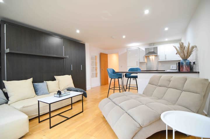 Cosy, Centrally Located Studio With Gated Parking! - Loughborough