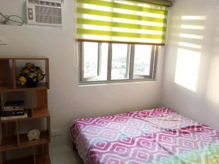 Cozy New Home With View And Free Parking In Qc - Quezon City