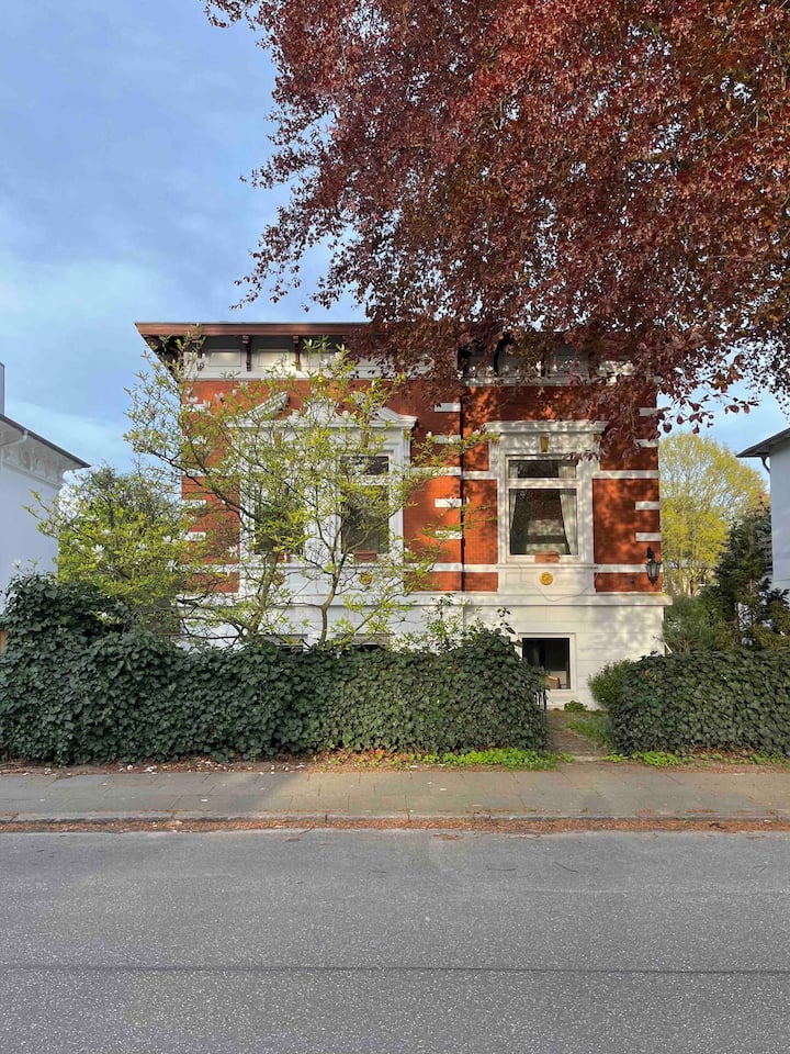Einliegerwohnung In Jugendstilvilla - Hambourg