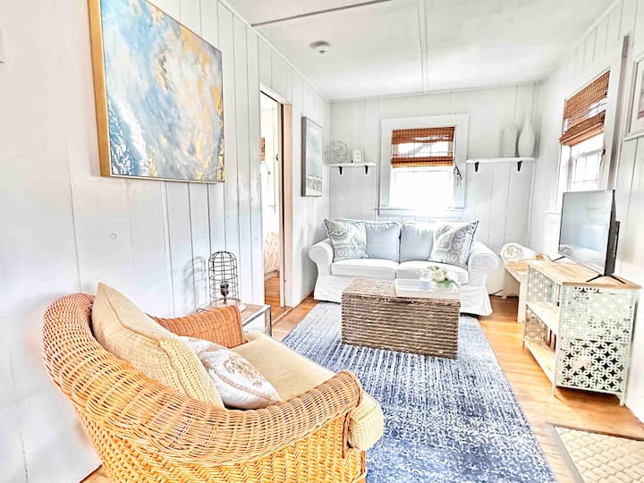 ★Tiny House★4/10mi Beach & Village★pet Ok★2 Bikes - Cape Cod, MA