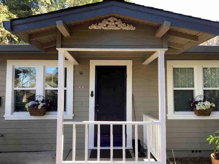 Bicycle Alley Cottage - Santa Rosa, CA