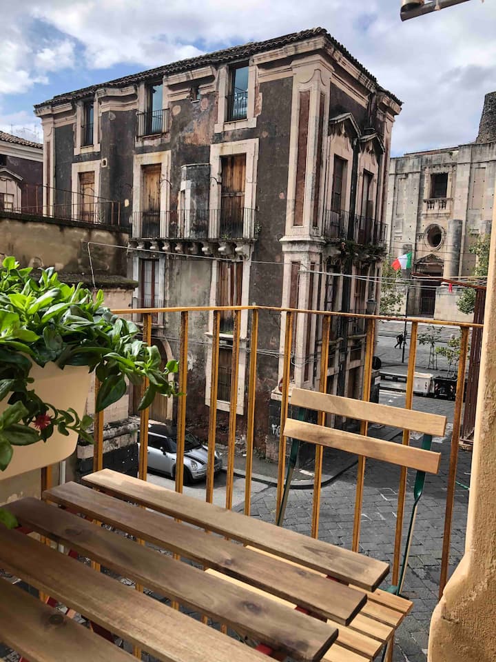 A Casuzza Di Piazza Dante - Catane