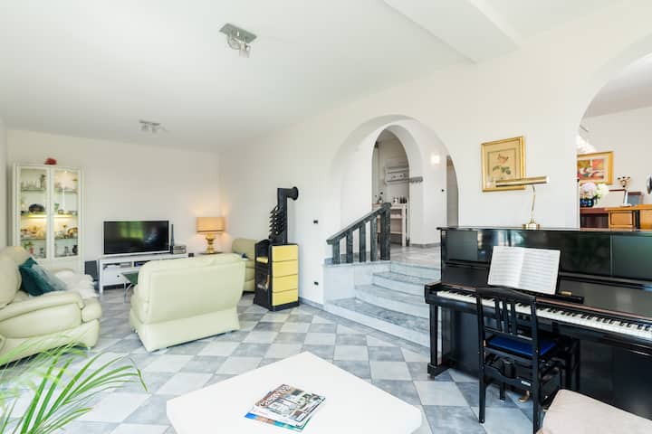 Vacation Home With Heated Pool, Hot Tub & Seaview - Rijeka