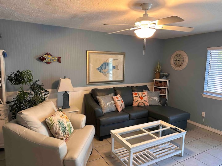 Cozy Beachside Ocean Themed 2/2.5 Townhouse - Panama City Beach, FL